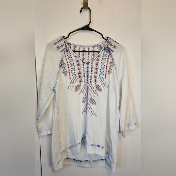 Reba | Tops | 9 Reba Embroidered White Womens Top | Poshmark